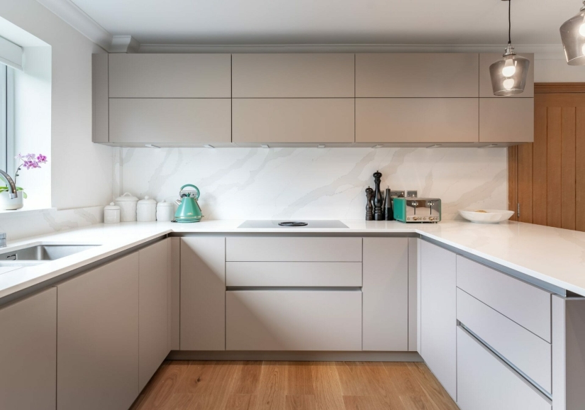 Luxurious Understated Berling Handleless Kitchen | HKS Interiors